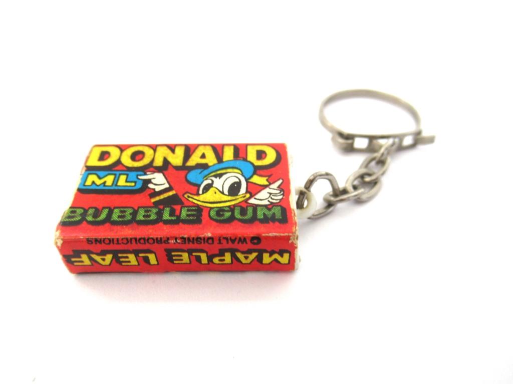 Donald Duck Bubble Gum Maple Leaf Keychain, Walt Disney – UpperDutch