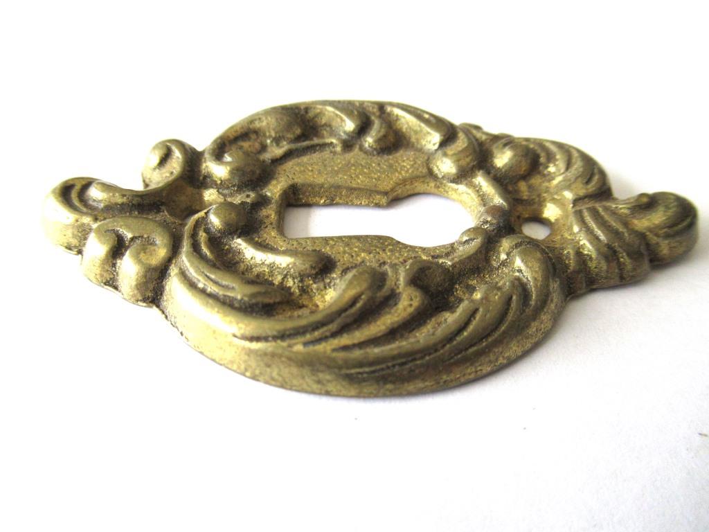Brass escutcheon, keyhole cover. – UpperDutch