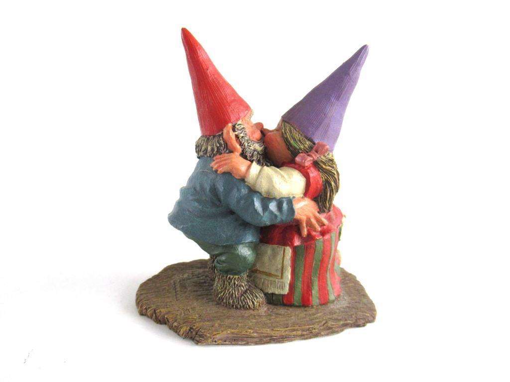 Dancing Gnome couple, kissing gnome couple'Will and Ann' . David the g ...
