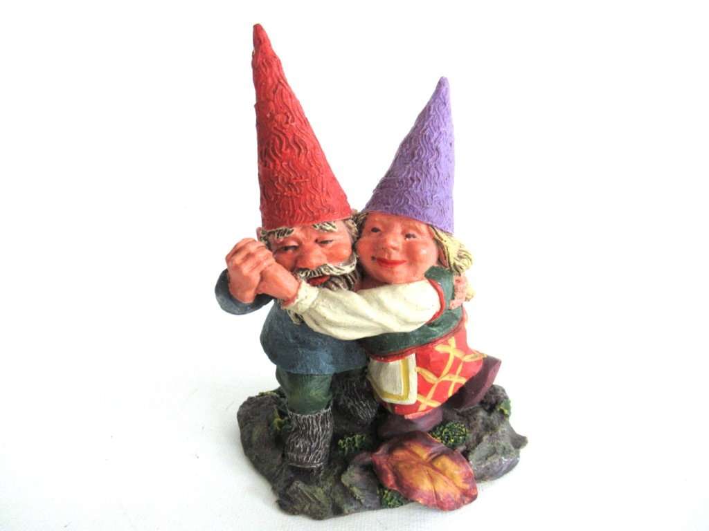 Dancing gnome couple Rien Poortvliet gnome firgurine. Classic Gnomes s ...