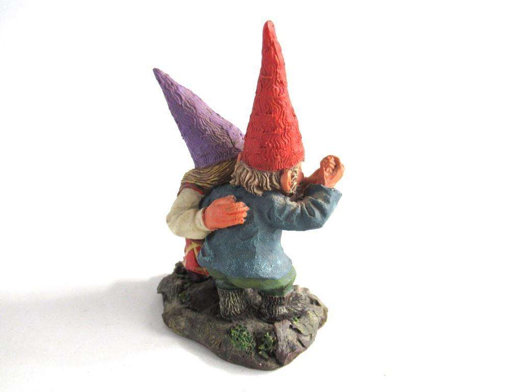 Rien Poortvliet gnome Dancing Gnome couple. Classic Gnomes 'Fryda and ...