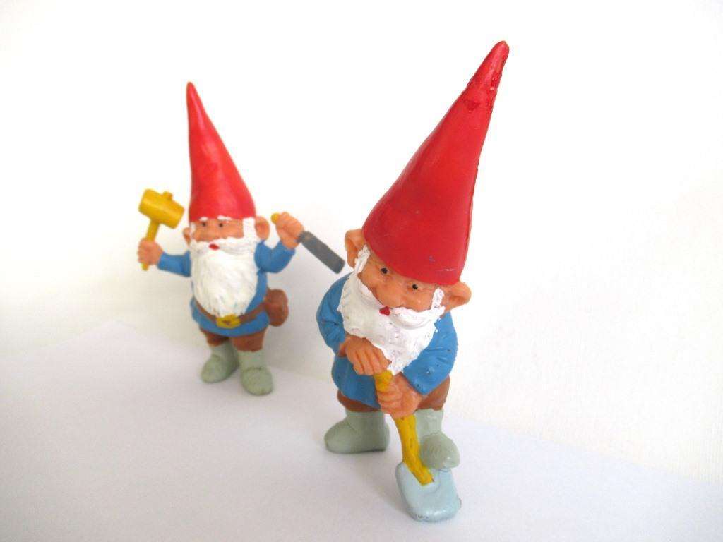 Set of 2 working gnomes after a design by Rien Poortvliet. – UpperDutch