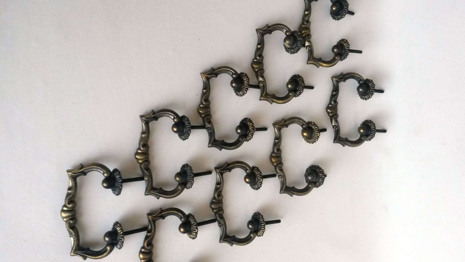 ONE Antique Brass Drawer Handle / Hanging Drawer Drop Pulls – UpperDutch