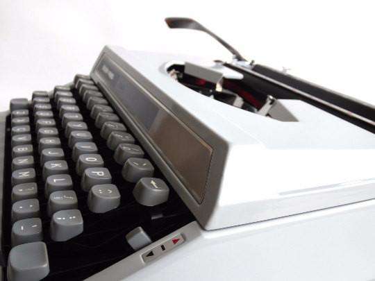 Typewriter Silver-Reed 100, working gray portable typewriter 1970s Jap ...